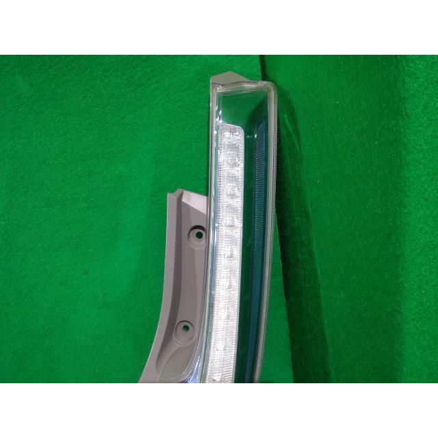 リーフ ZAA-AZE0 右テールランプ KH3 26550-3NK1A : YRCヤフーショップ - 通販 - Yahoo!ショッピング