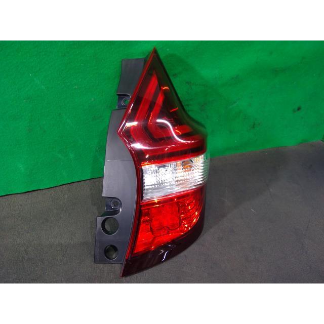 ノート DBA-E12 右テールランプ KAD 26550-5WK0A : YRCヤフーショップ - 通販 - Yahoo!ショッピング
