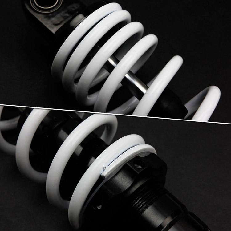 スズキ リアショック グラストラッカービッグボーイ (NJ4DA) 無段階調整スプリングプリロード GrassTracker BIGBOY リヤサス 320mm 黒/白@ : TOKUTOYO ...