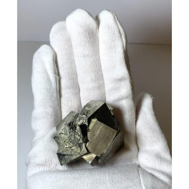 No.k172 黄鉄鉱結晶 現品販売 直方体 ケース入り パイライト 天然石 鉱物 六面体 結晶 原石 スペイン産 鉱物標本 パワーストーン ...