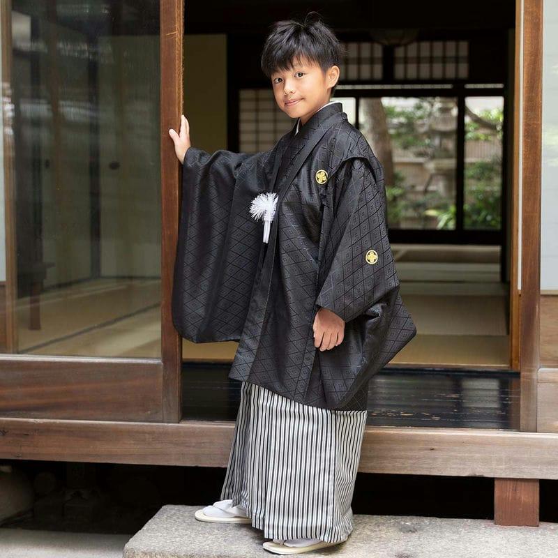羽織袴 レンタル 男子 小学生 黒紋付×縞袴 ジュニア 卒業式 男の子 対応身長155〜160cm JY027-JY155 : 京都着物レンタル夢館 Yahoo!店 - 通販 - Yahoo ...