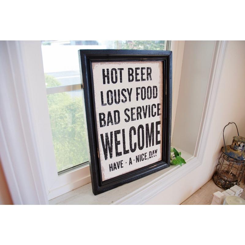 壁掛けフレーム HOT BEER ぬるいビール 不味い料理 悪いサービス 額縁 雑貨 インテリア モノクローム 白 黒 壁掛け 男前 安い 壁飾り アメリカンジョーク :11941:zakka ...