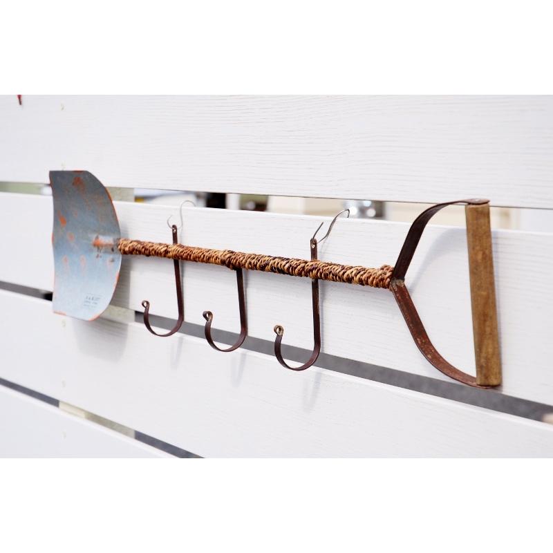 シャベル スコップ 3フック ガーデニング雑貨 ハンギングフック ツールフック ガーデン 壁飾り 庭飾り 飾り カントリー雑貨 壁掛け 安い aziazi アジアジ :12063:zakka ...