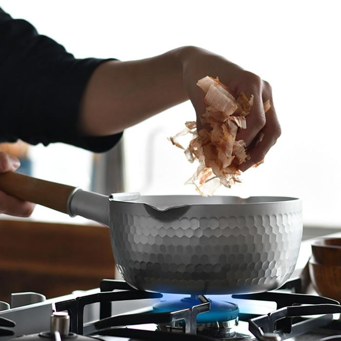 オクムラ 京都活具 ゆきひら鍋 IH 18cm 雪平 行平 日本製 ih IHコンロ ガス火 対応 片手鍋 なべ アルミ アルミニウム ステンレス 時短 軽い 軽量 : 雑貨ショップドットコム ...