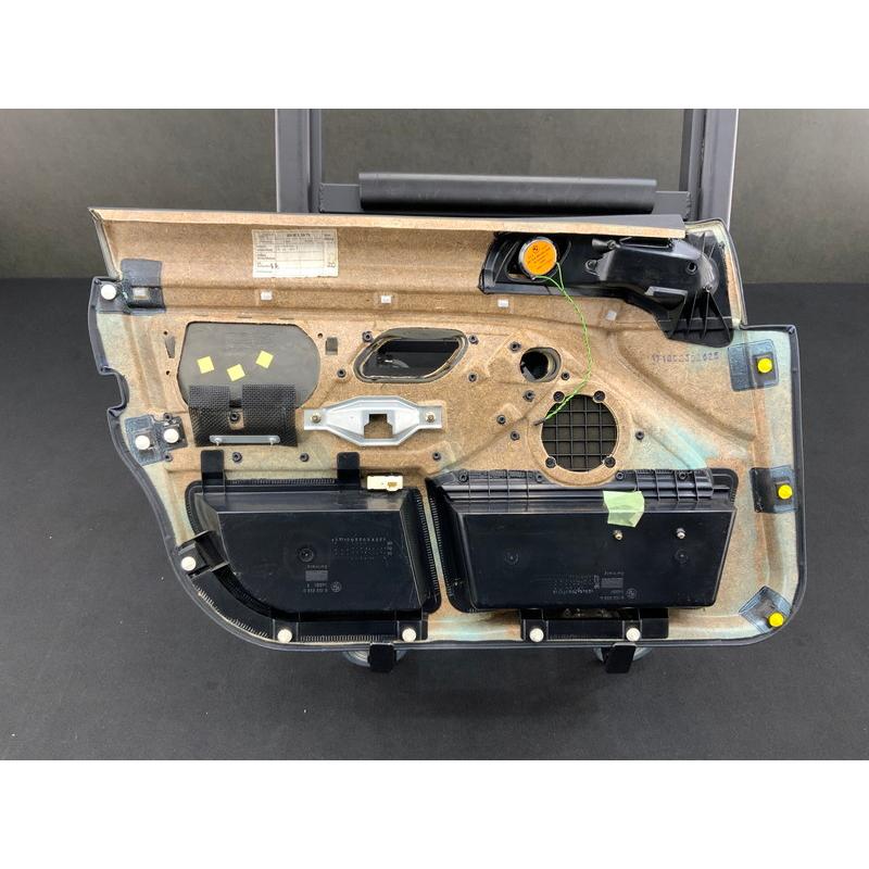 BM053 E39 DT25 525i Mスポーツ 後期 右フロント ドア トリム/内張り 合皮/ブラック ★程度まあまあ 【動画あり ...